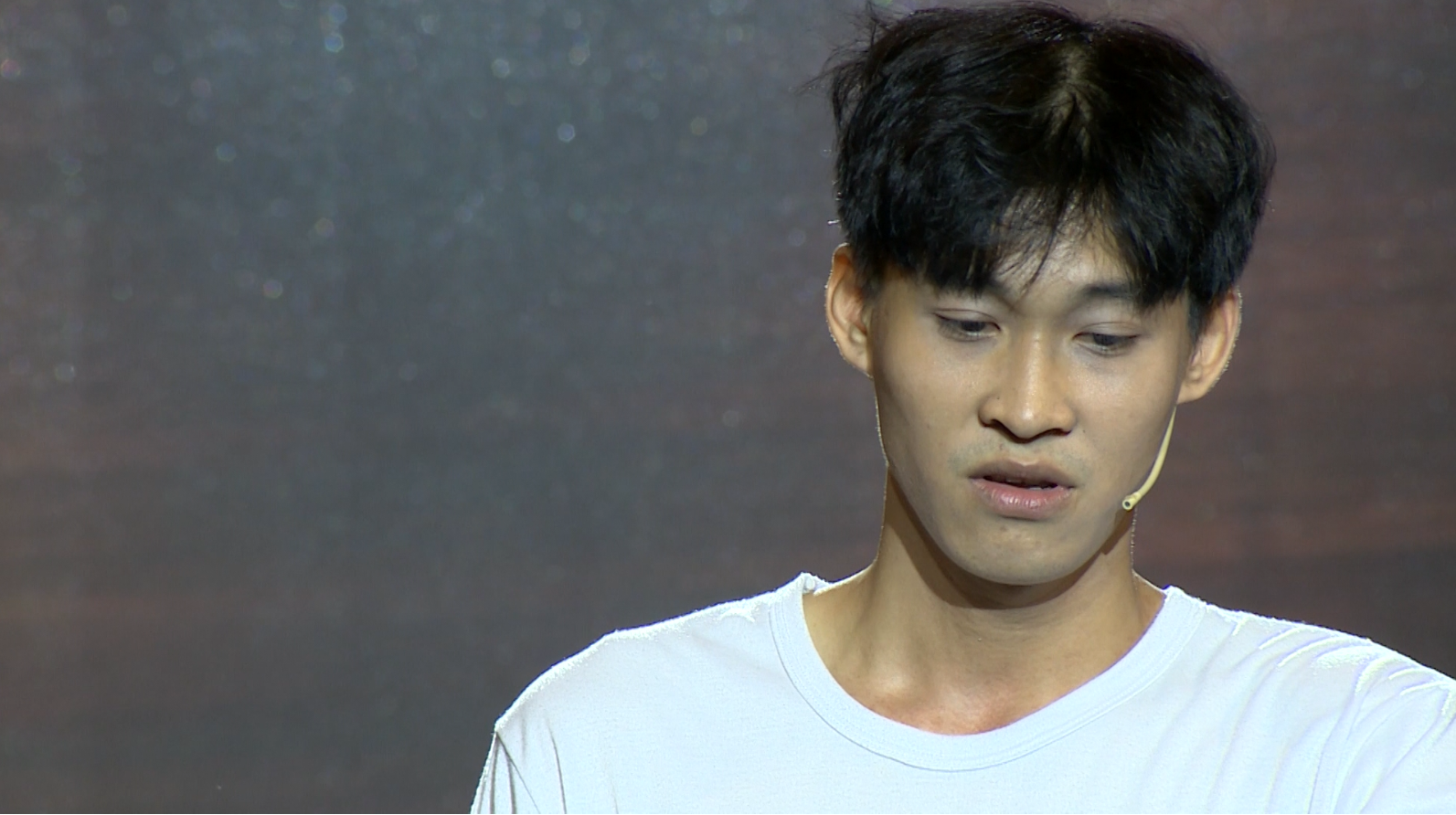 Giám khảo Lê Thu rơi nước mắt trước tiết mục về tình cảm gia đình của Lê Quang Long